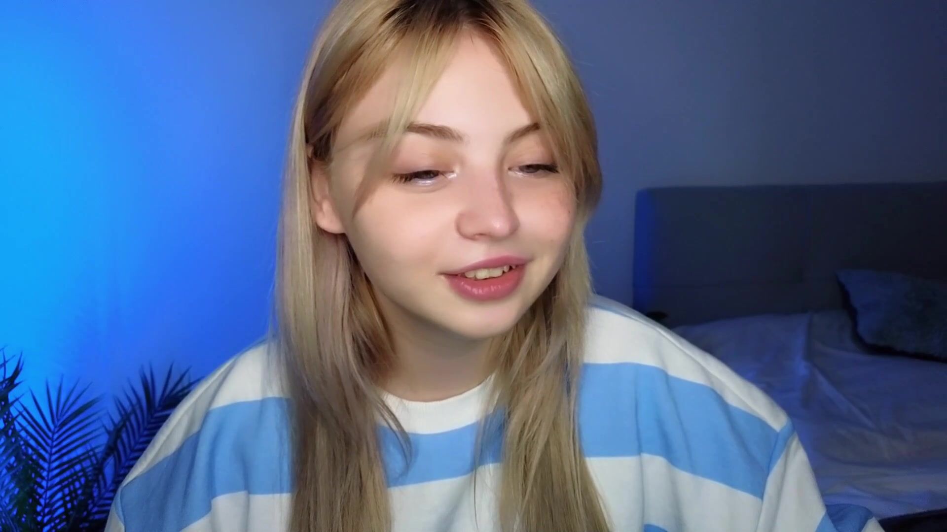 Shy Blondiee 2023 09 17 2118 Webcam Video